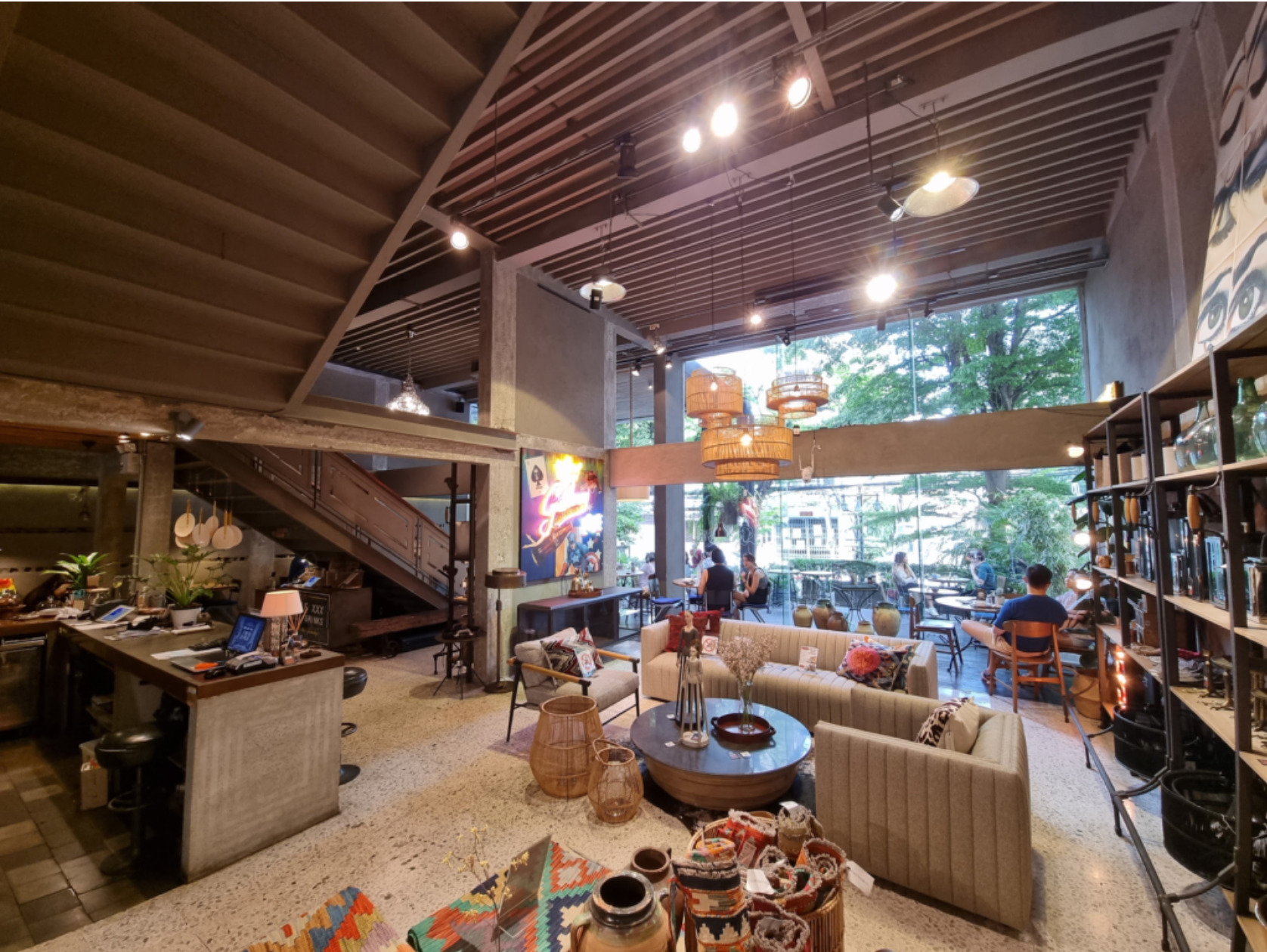 สัมภาษณ์ เชฟอาร์ม แห่ง Luka Bangkok - ลองดู Longdo.com